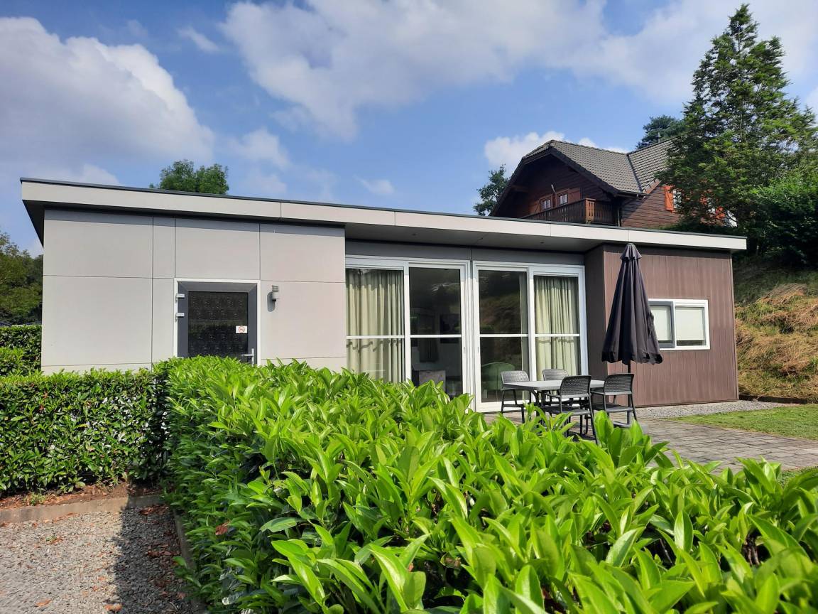 Bungalow ∙ 2 Bedrooms ∙ 4 Guests - Sittard