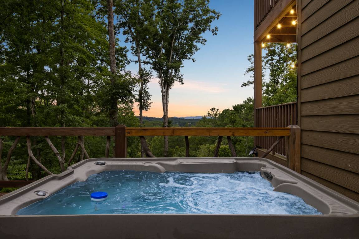 Apartment ∙ 5 Bedrooms ∙ 10 Guests - Blue Ridge, GA