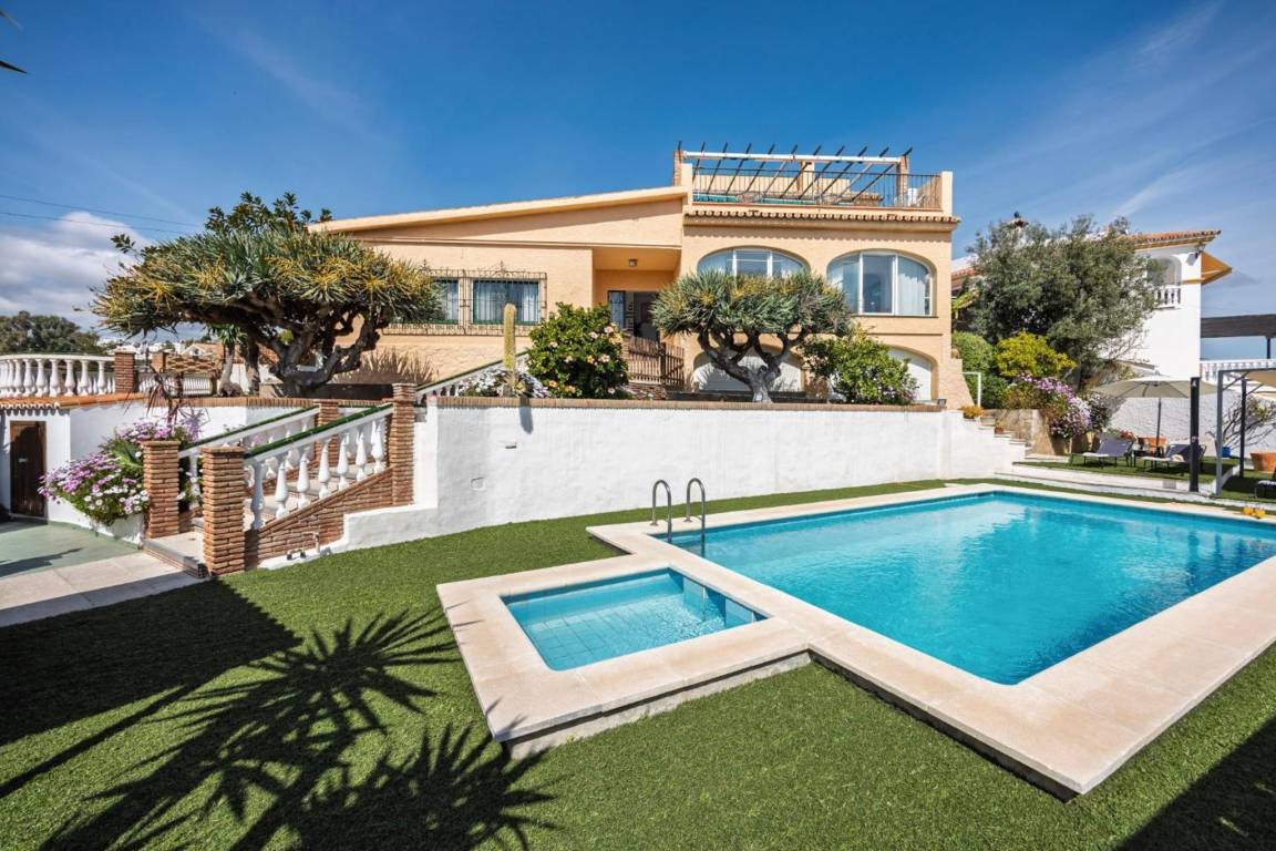180 M² Villa ∙ 5 Habitaciones ∙ 12 Huéspedes - Rincón de la Victoria