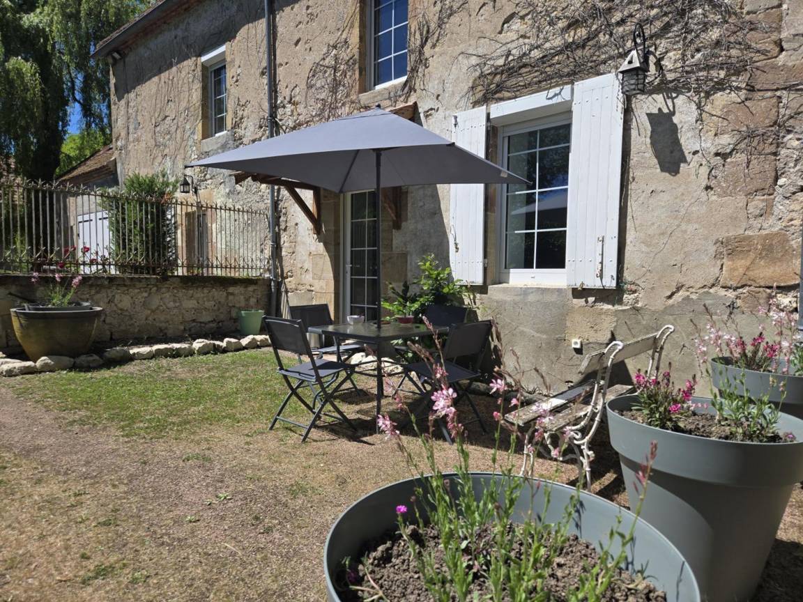 90 M² Cottage ∙ 1 Bedroom ∙ 2 Guests - Auvergne