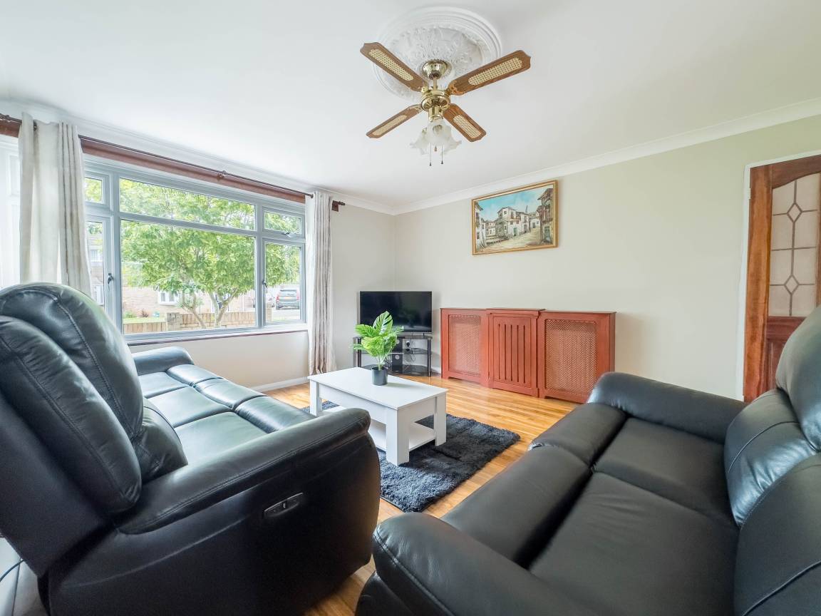 105 M² House ∙ 1 Bedroom ∙ 1 Guest - Basildon