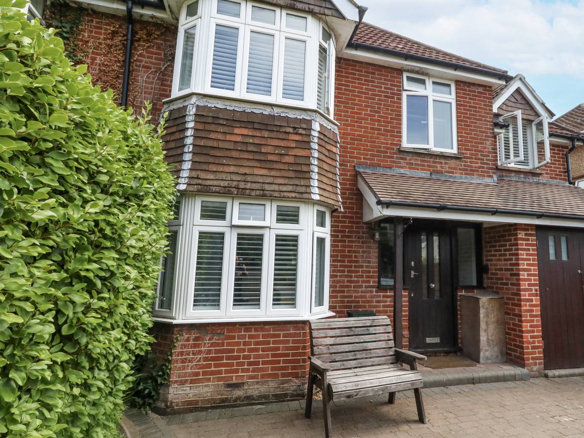 Cottage ∙ 4 Bedrooms ∙ 6 Guests - Lymington