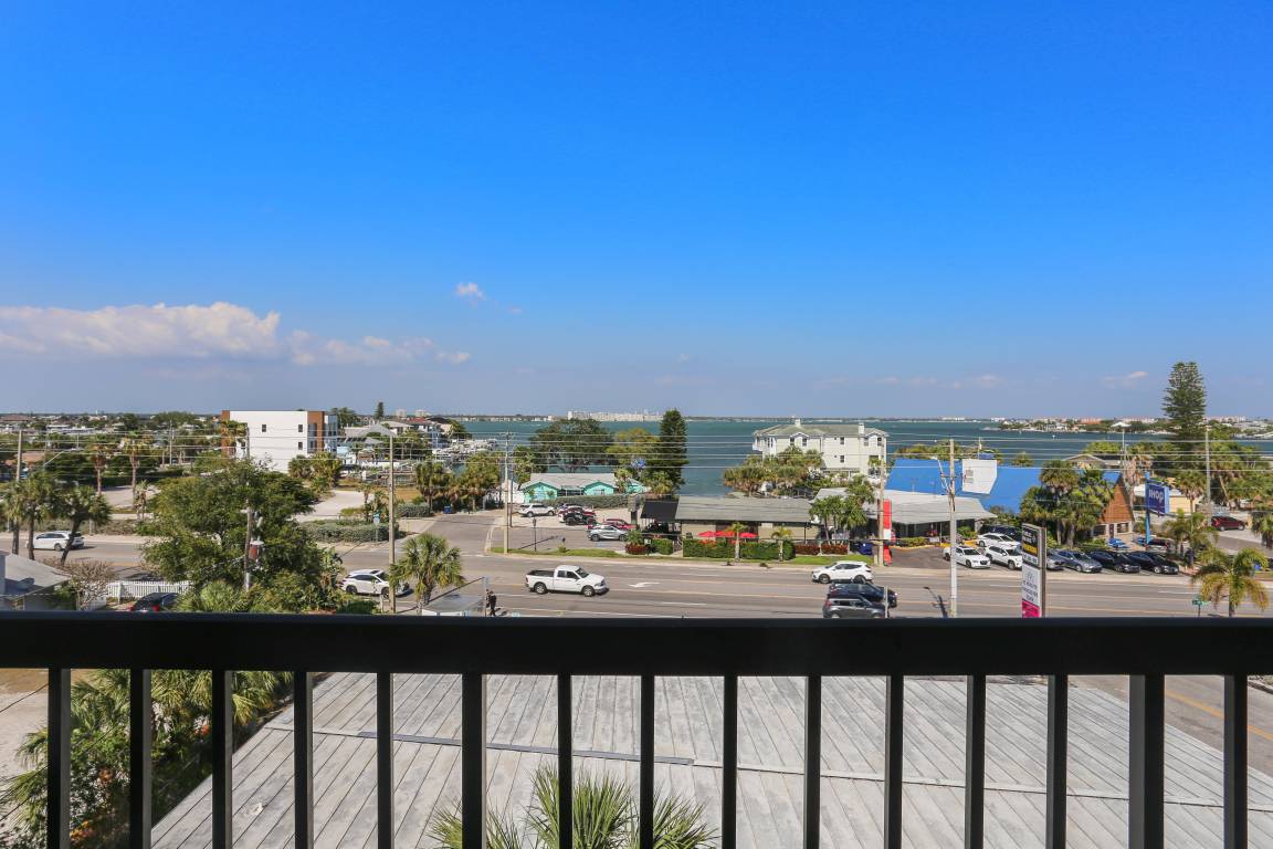 106 M² Condo ∙ 2 Bedrooms ∙ 6 Guests - St. Pete Beach, FL