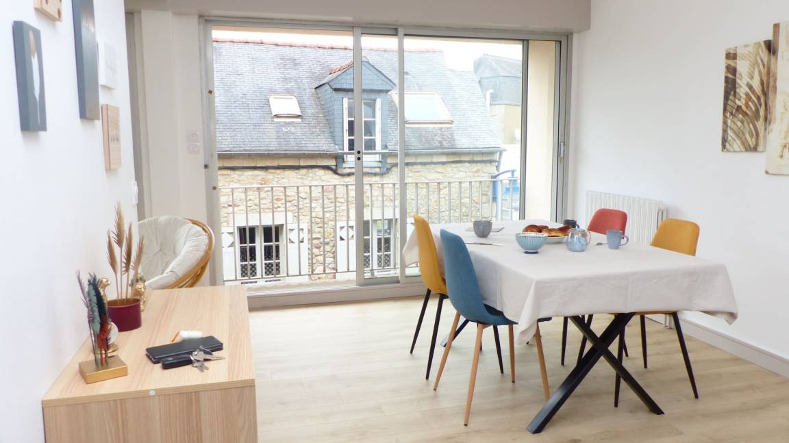 60 M² Ferienwohnung ∙ 2 Schlafzimmer ∙ 4 Gäste - Pluvigner