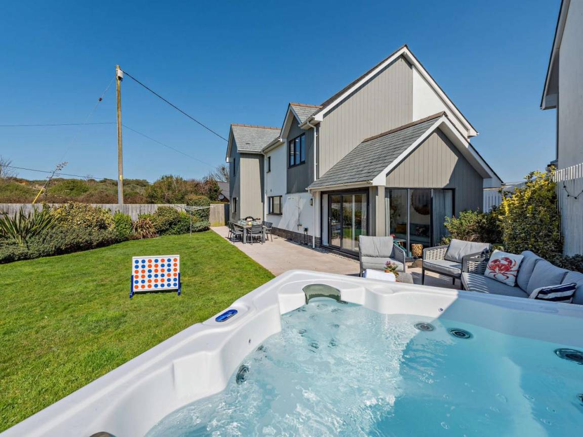 Cottage ∙ 4 Bedrooms ∙ 8 Guests - Appledore