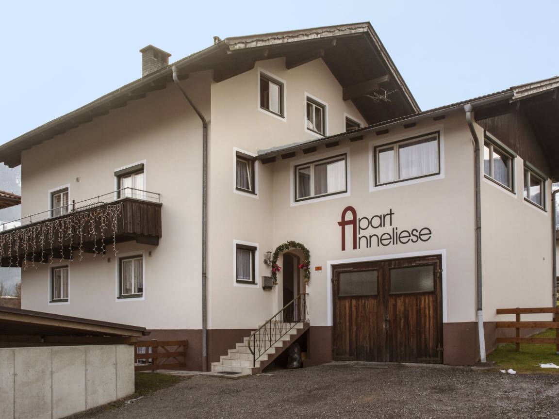 270 M² Huis ∙ 9 Slaapkamers ∙ 22 Gasten - Fügen