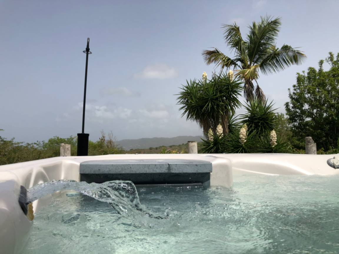 100 M² Villa ∙ 3 Bedrooms ∙ 8 Guests - Martinique