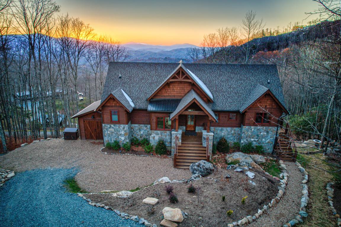 Cabin ∙ 4 Bedrooms ∙ 13 Guests - Beech Mountain, NC