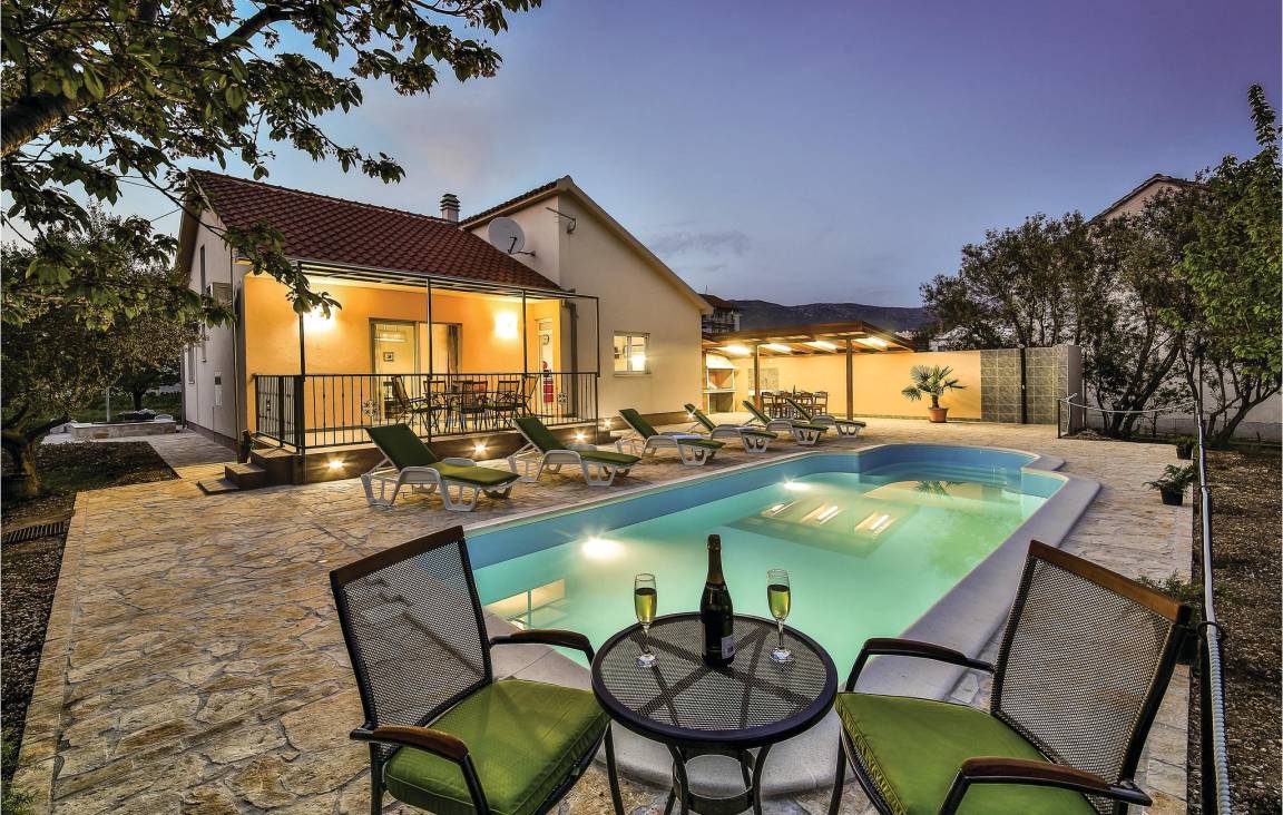 120 M² House ∙ 3 Bedrooms ∙ 8 Guests - Split