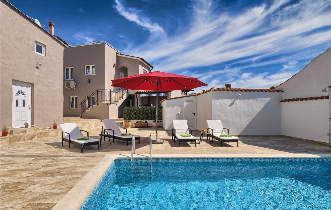 157 M² Ferienhaus ∙ 4 Schlafzimmer ∙ 8 Gäste - Premantura