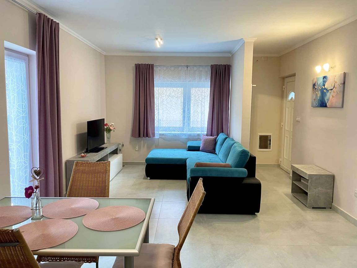 76 M² Apartment ∙ 2 Bedrooms ∙ 8 Guests - Siófok