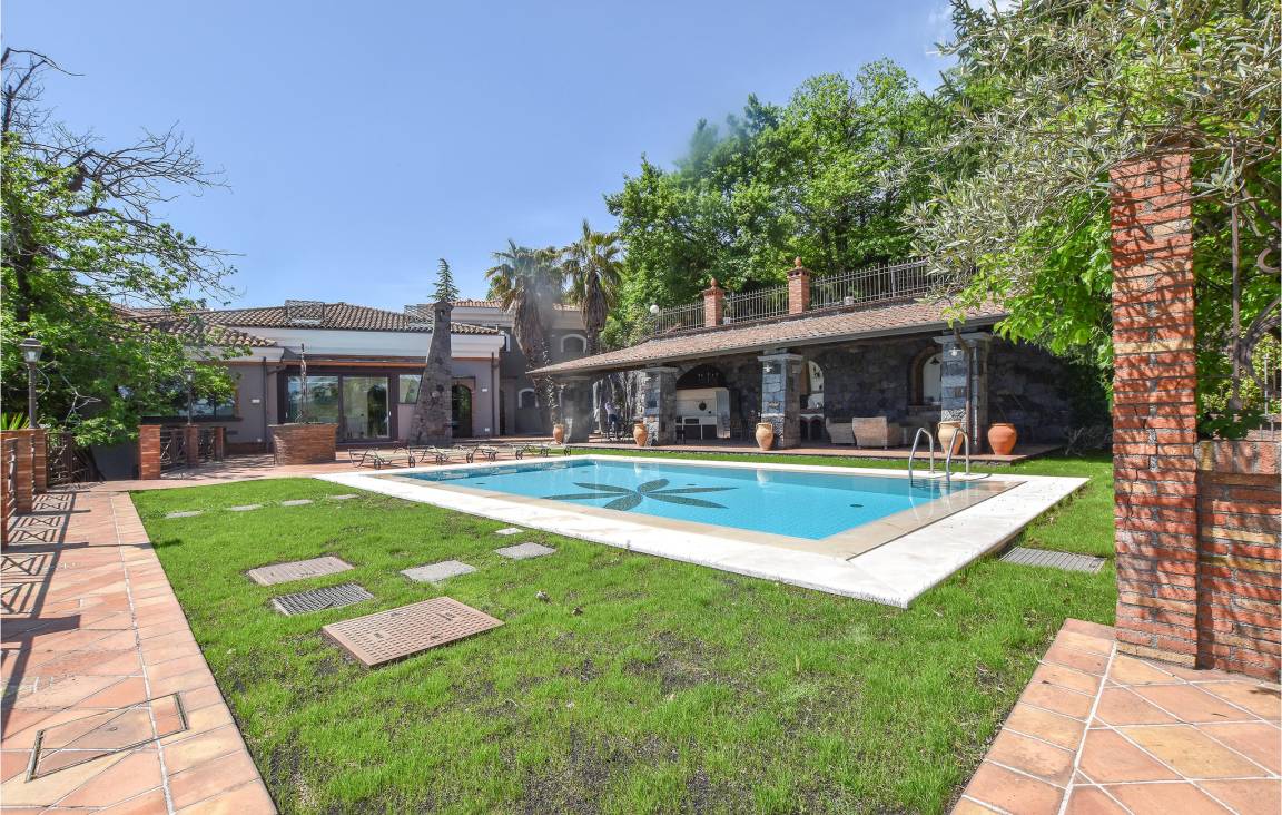 350 M² House ∙ 5 Bedrooms ∙ 12 Guests - Acireale