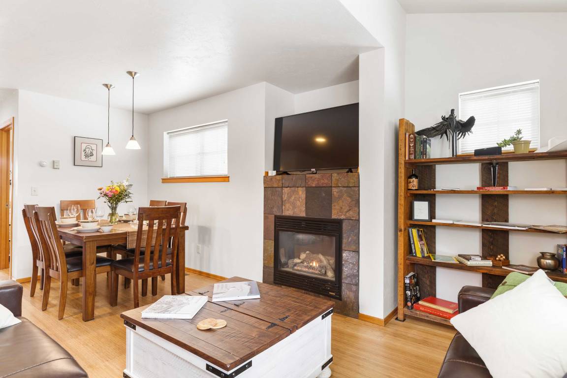 143 M² Apartment ∙ 3 Bedrooms ∙ 6 Guests - Bozeman, MT