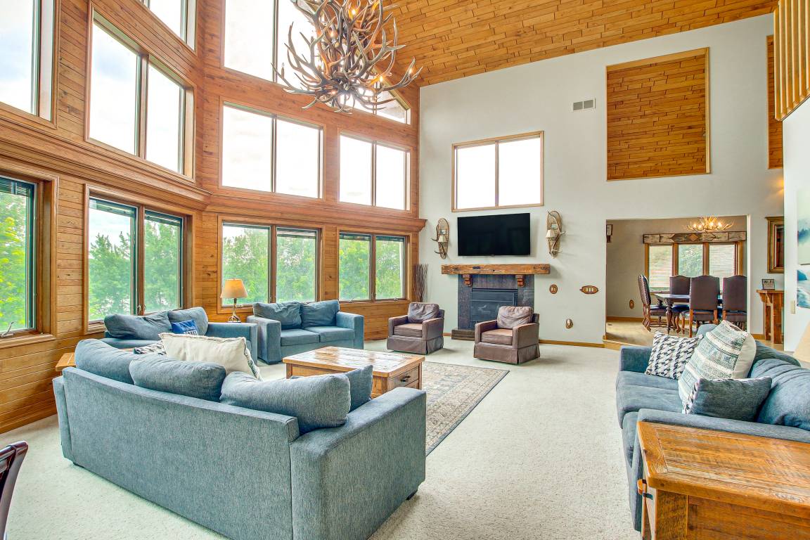 325 M² House ∙ 5 Bedrooms ∙ 12 Guests - Stratford, WI