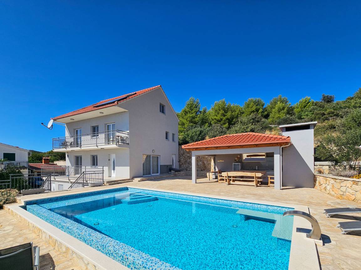 202 M² Ferienhaus ∙ 5 Schlafzimmer ∙ 10 Gäste - Trogir