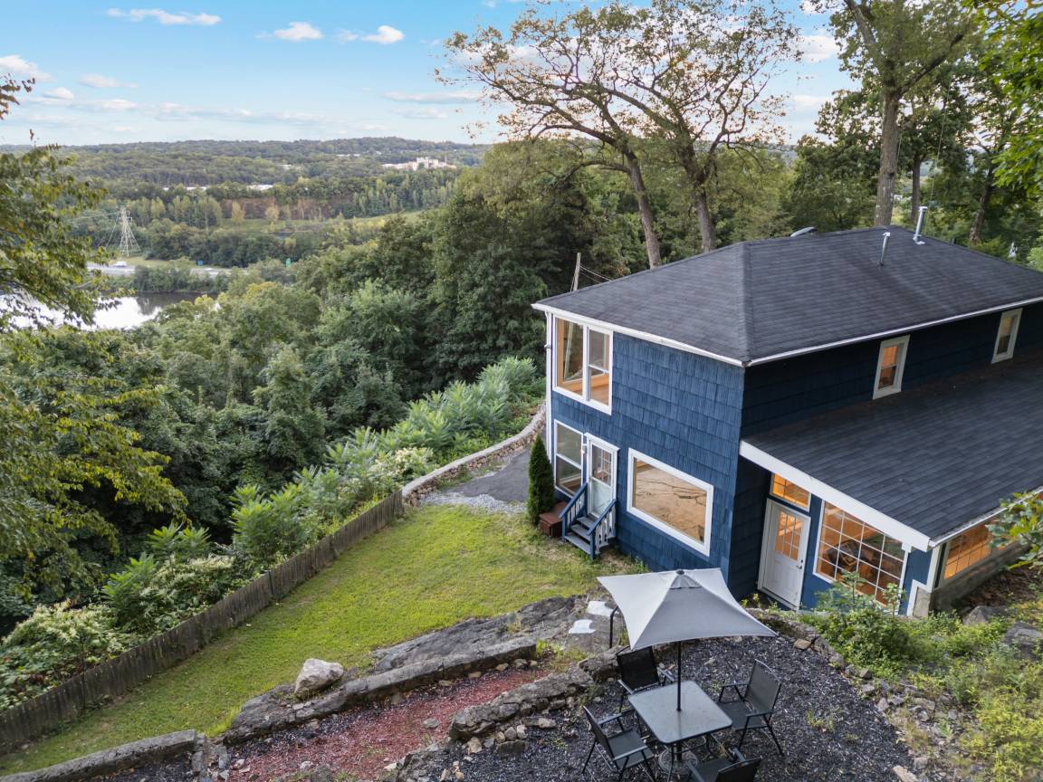 208 M² House ∙ 4 Bedrooms ∙ 6 Guests - Mahwah, NJ