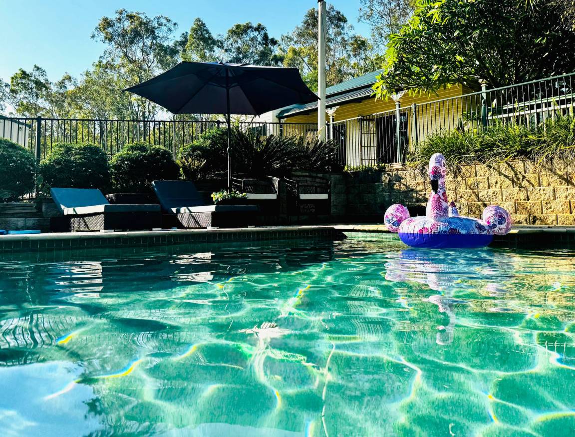 200 M² House ∙ 3 Bedrooms ∙ 6 Guests - Logan Village