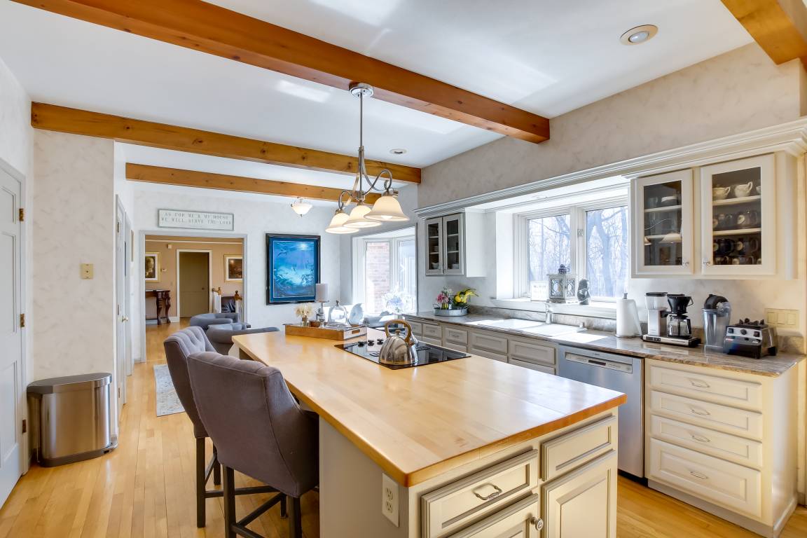 557 M² House ∙ 5 Bedrooms ∙ 8 Guests - Madison, WI