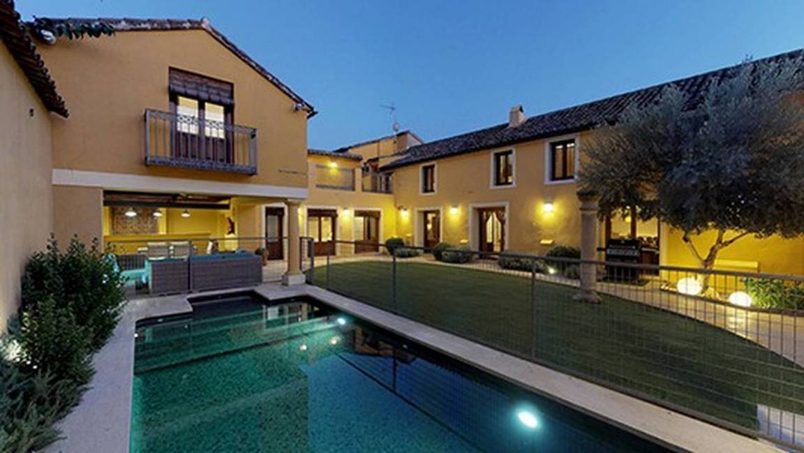 500 M² Villa ∙ 6 Habitaciones ∙ 12 Huéspedes - Talavera de la Reina