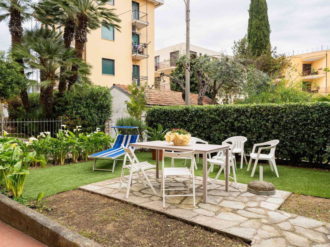 70 M² Apartment ∙ 1 Bedroom ∙ 5 Guests - Diano Marina