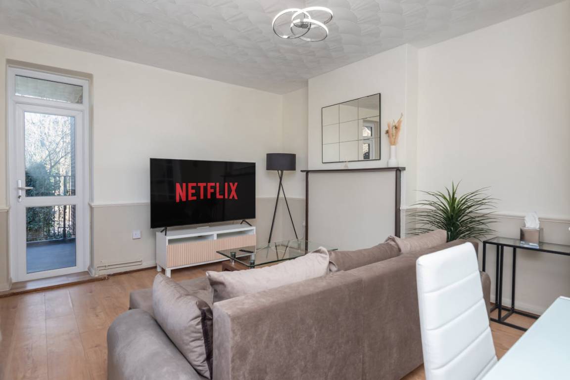 87 M² Apartment ∙ 4 Bedrooms ∙ 8 Guests - Bromley