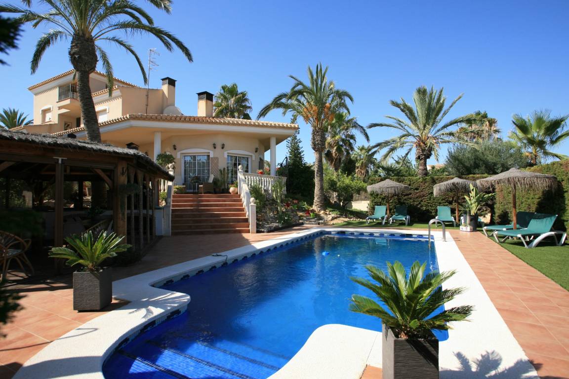 245 M² Villa ∙ 4 Bedrooms ∙ 8 Guests - Vera