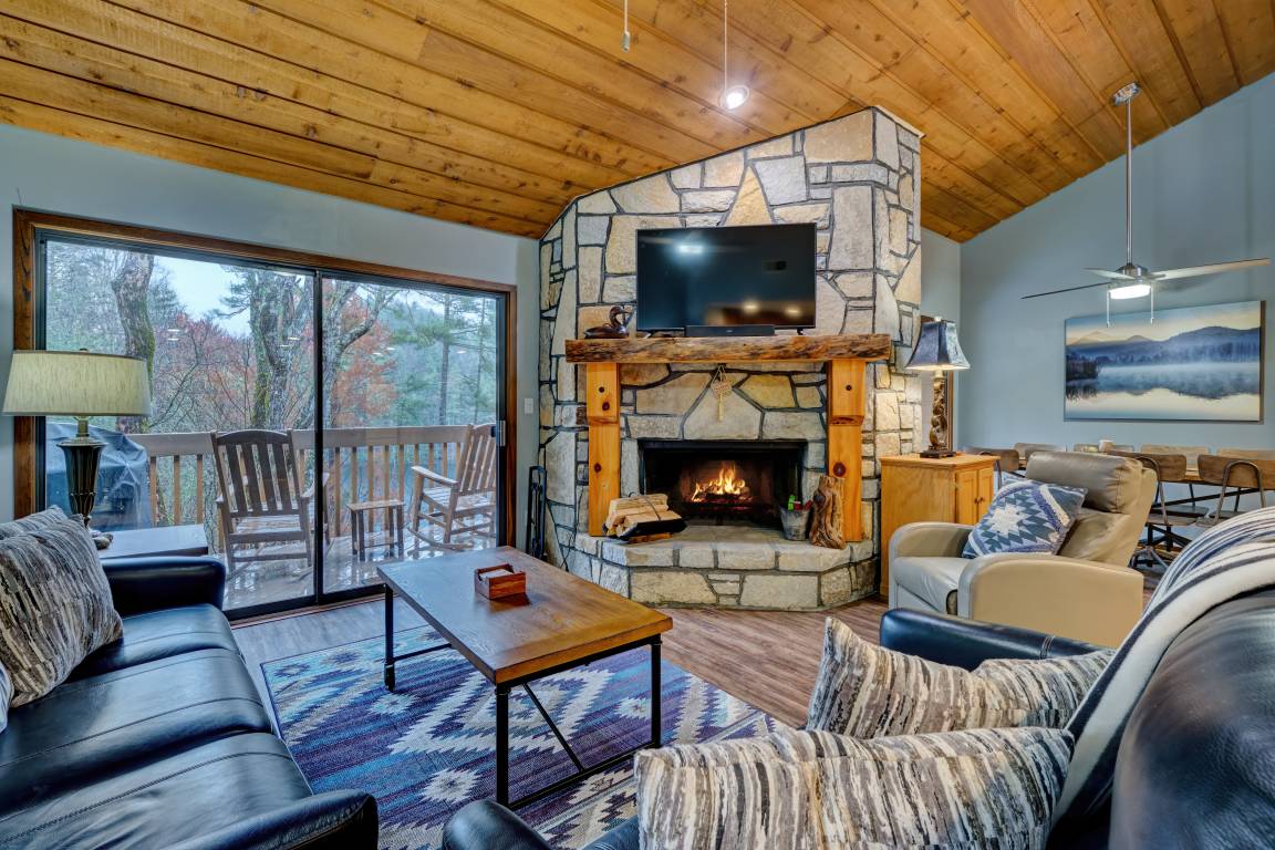 Condo ∙ 2 Bedrooms ∙ 4 Guests - Cashiers, NC