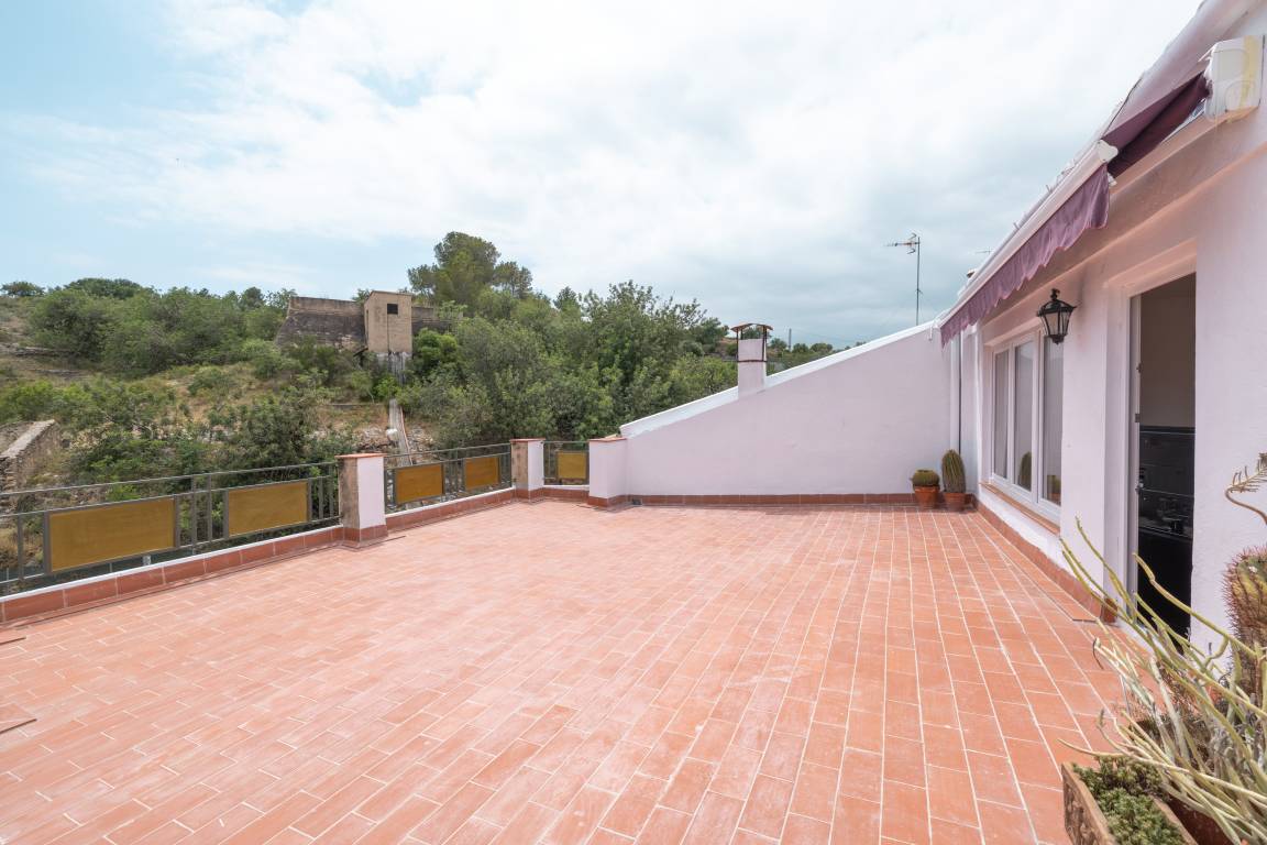 81 M² Apartamento ∙ 2 Habitaciones ∙ 5 Huéspedes - Tortosa