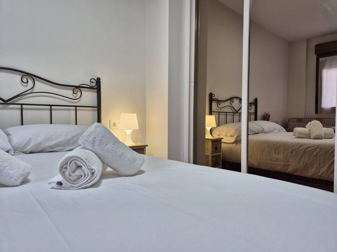 88 M² Apartment ∙ 3 Bedrooms ∙ 6 Guests - Gijón