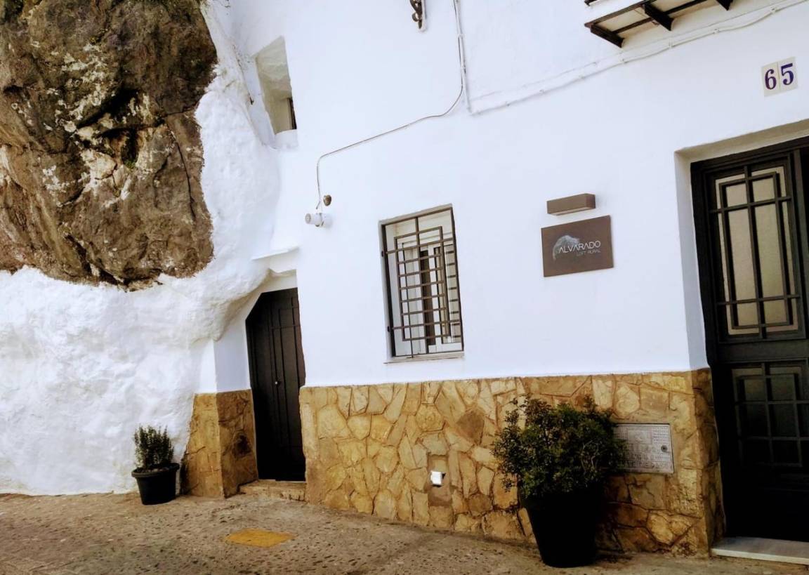 65 M² Apartamento ∙ 1 Habitación ∙ 2 Huéspedes - Ubrique