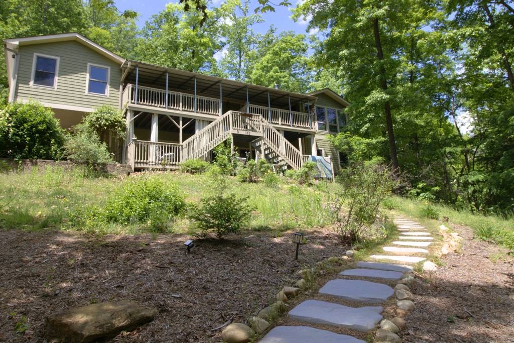 327 M² House ∙ 4 Bedrooms ∙ 8 Guests - Lake Lure, NC