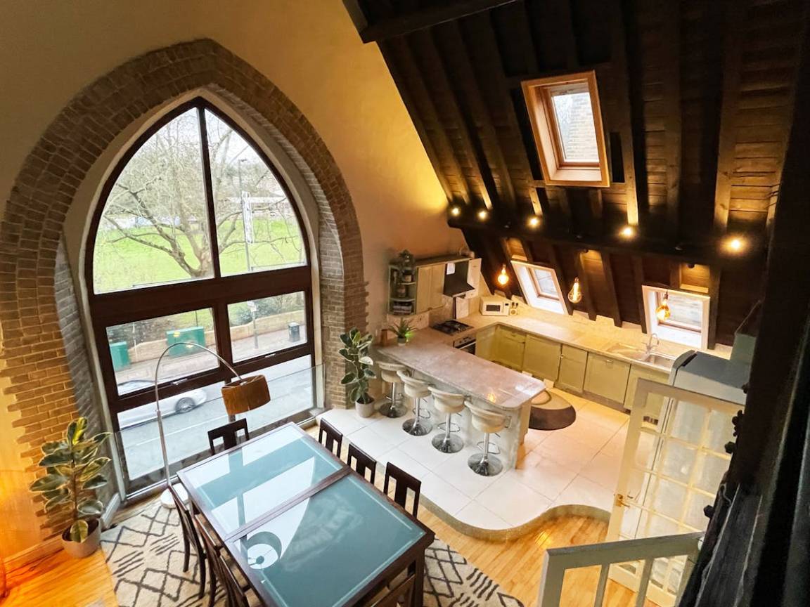 160 M² Apartment ∙ 3 Bedrooms ∙ 5 Guests - Bromley