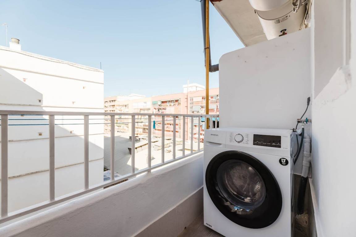 120 M² Apartment ∙ 4 Bedrooms ∙ 8 Guests - Valencia