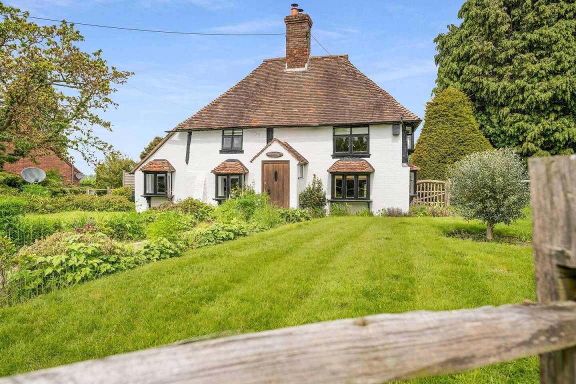 300 M² House ∙ 2 Bedrooms ∙ 4 Guests - Sittingbourne