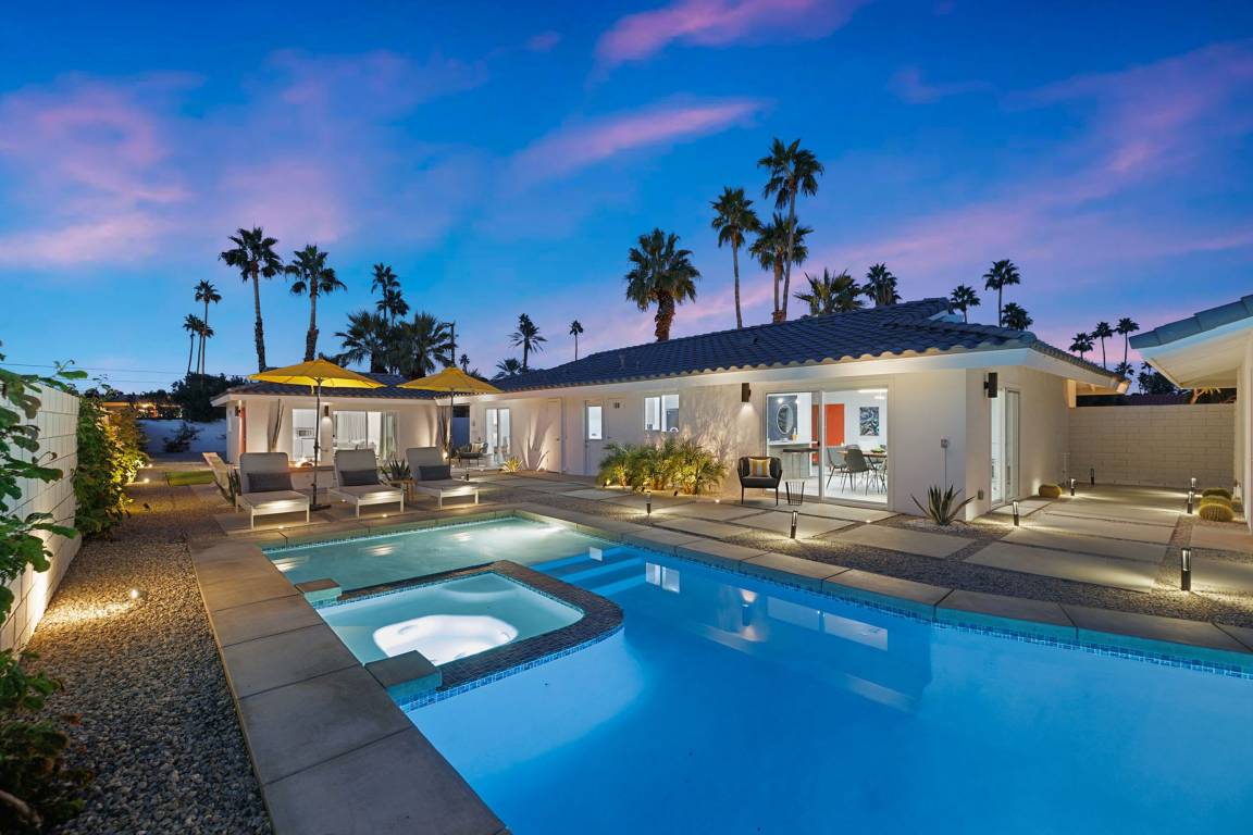 House ∙ 4 Bedrooms ∙ 8 Guests - Palm Springs, CA