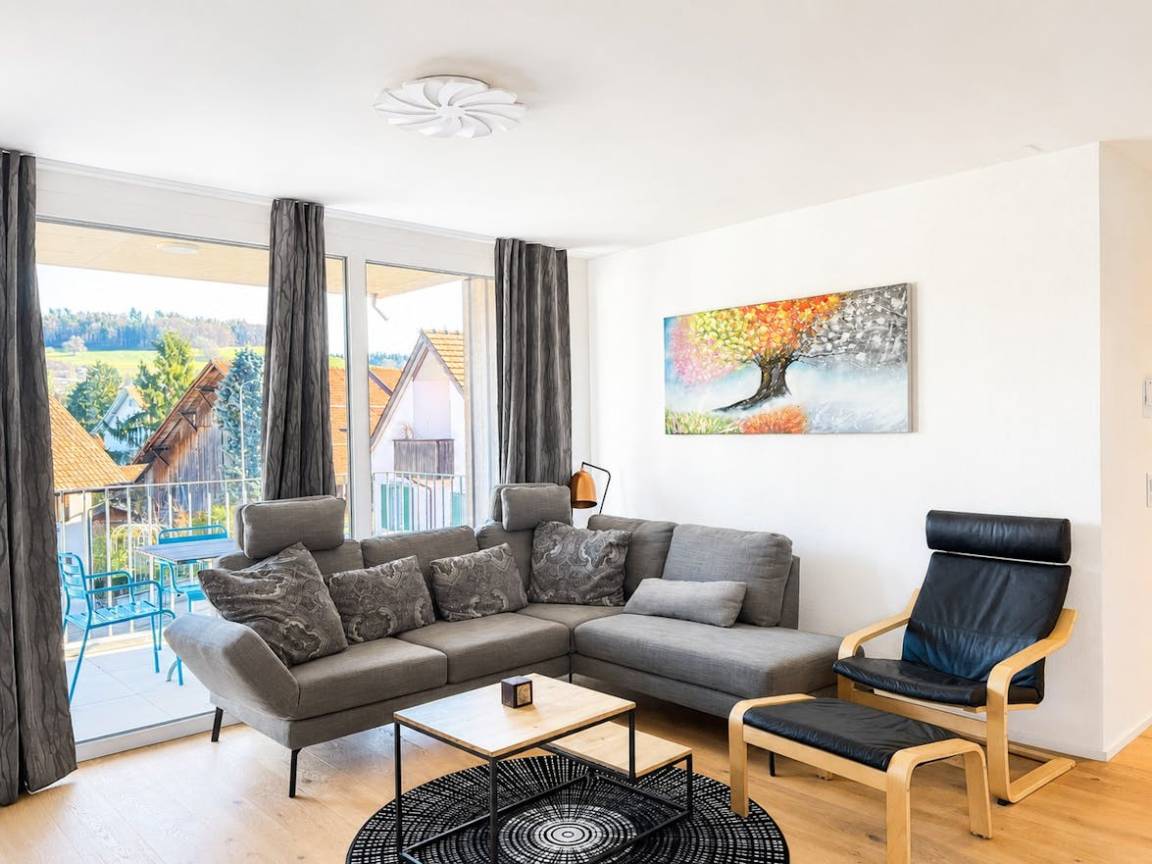 120 M² Apartment ∙ 3 Bedrooms ∙ 5 Guests - Winterthur