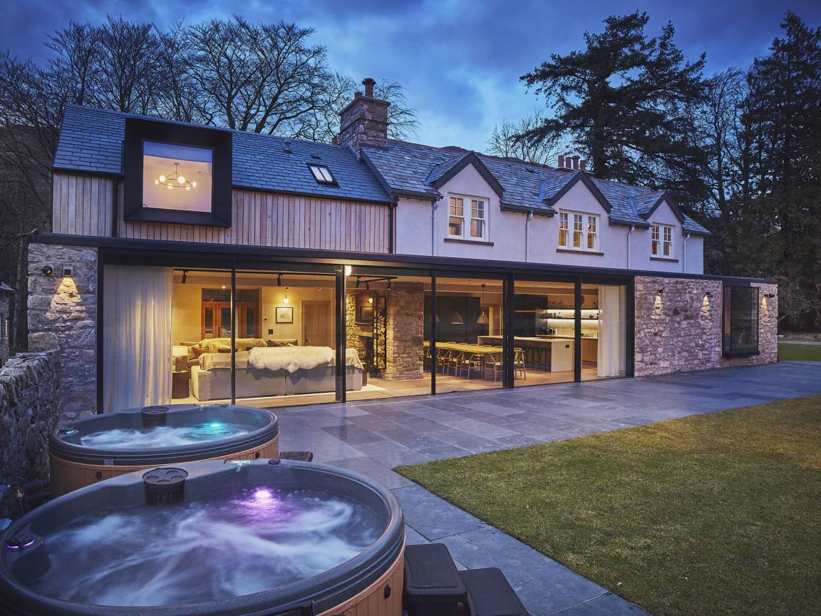 Cottage ∙ 8 Bedrooms ∙ 16 Guests - 