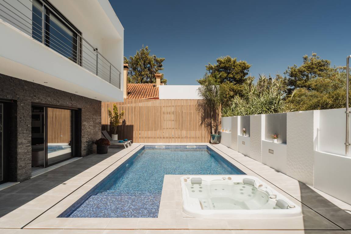 96 M² Villa ∙ 4 Bedrooms ∙ 8 Guests - Almada