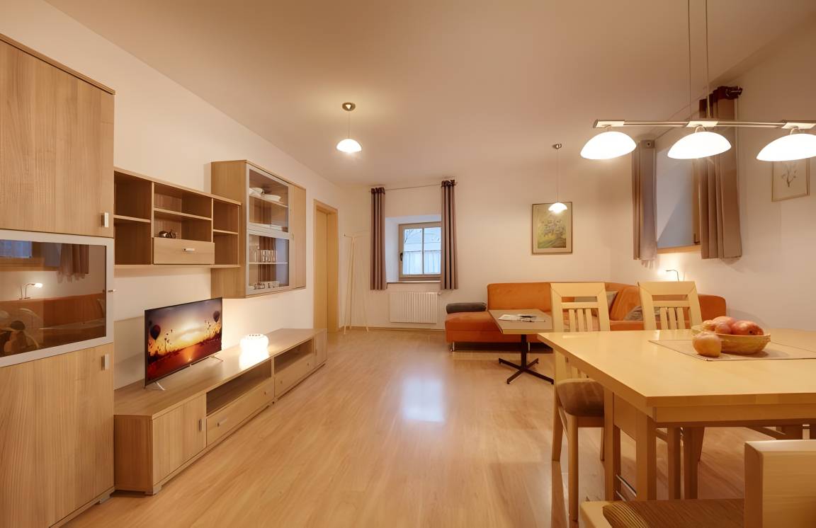 70 M² Ferienwohnung ∙ 1 Schlafzimmer ∙ 6 Gäste - Feldthurns