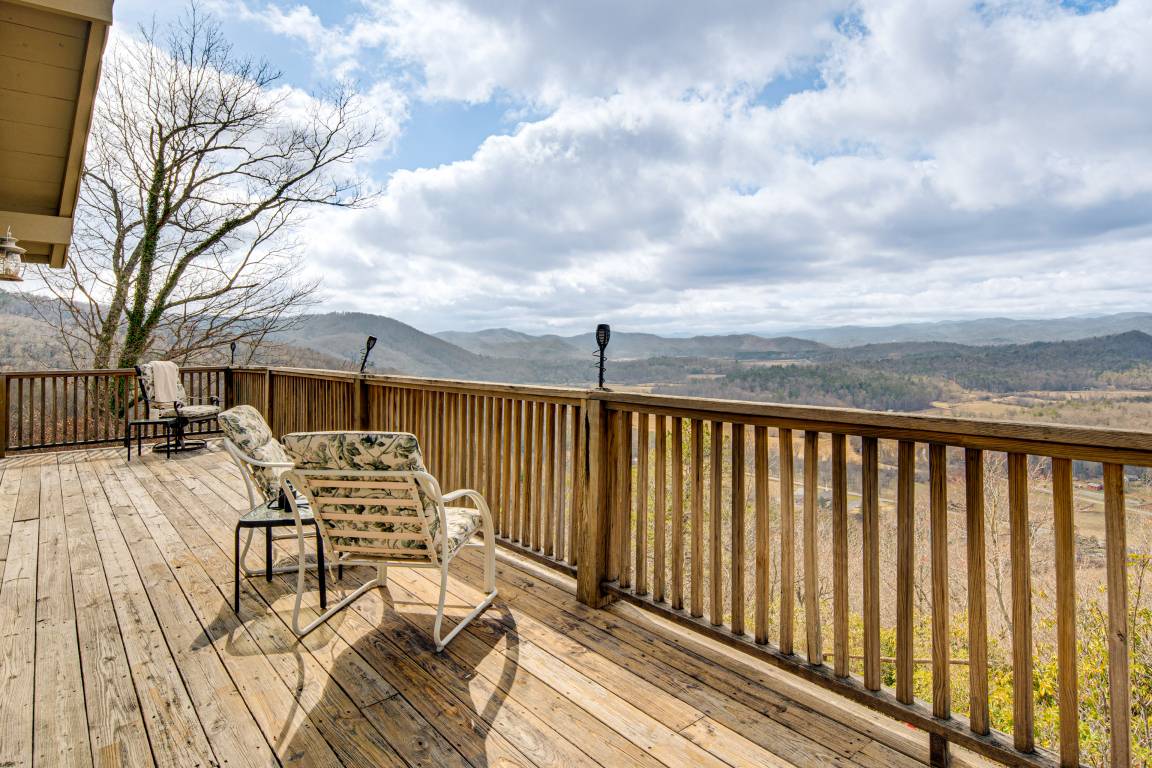 232 M² House ∙ 5 Bedrooms ∙ 9 Guests - Brevard, NC