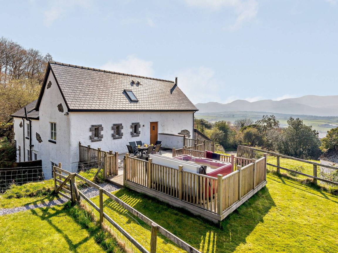 Cottage ∙ 3 Bedrooms ∙ 7 Guests - North Wales