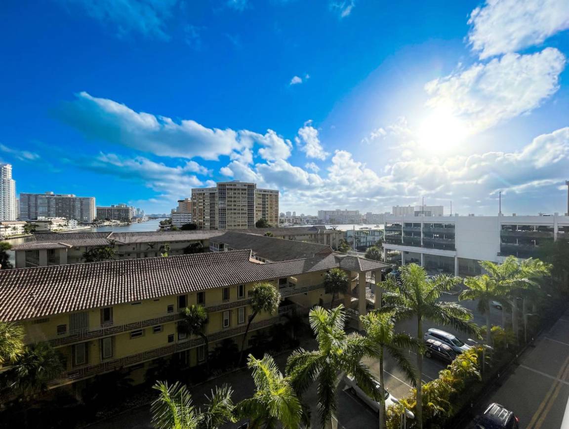 357 M² Apartment ∙ 1 Bedroom ∙ 4 Guests - Hallandale Beach