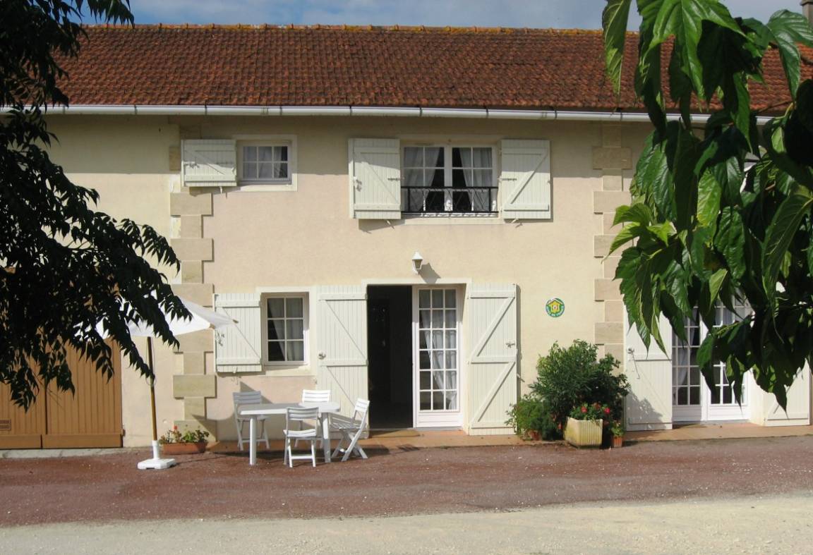 90 M² Gîte ∙ 2 Chambres ∙ 5 Personnes - Blaye