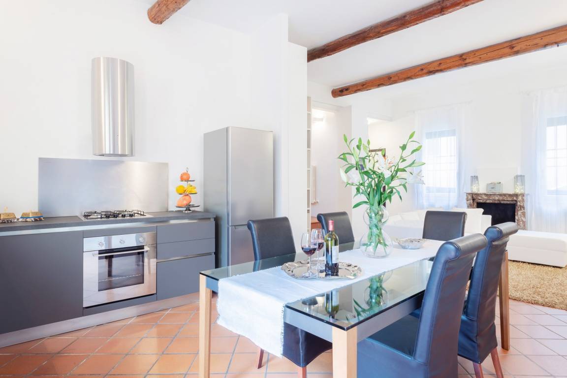 100 M² Apartment ∙ 3 Bedrooms ∙ 6 Guests - Ferrara