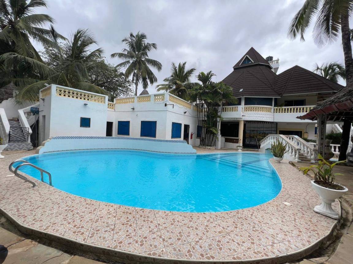 355 M² House ∙ 5 Bedrooms ∙ 12 Guests - Diani Beach