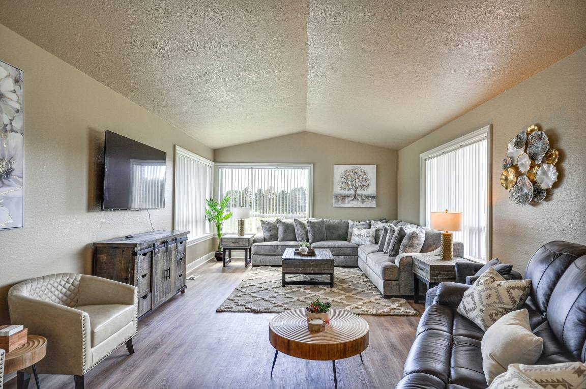 578 M² House ∙ 7 Bedrooms ∙ 18 Guests - Forest Grove, OR