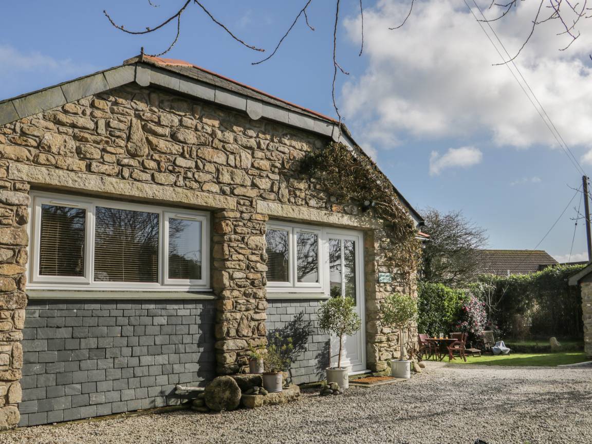 Cottage ∙ 2 Bedrooms ∙ 4 Guests - Praa Sands