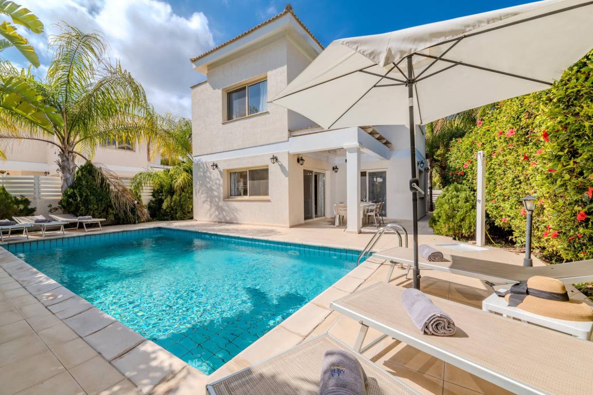 160 M² Villa ∙ 3 Bedrooms ∙ 6 Guests - Protaras