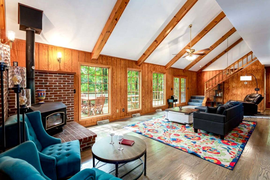 House ∙ 5 Bedrooms ∙ 10 Guests - Great Cacapon, WV