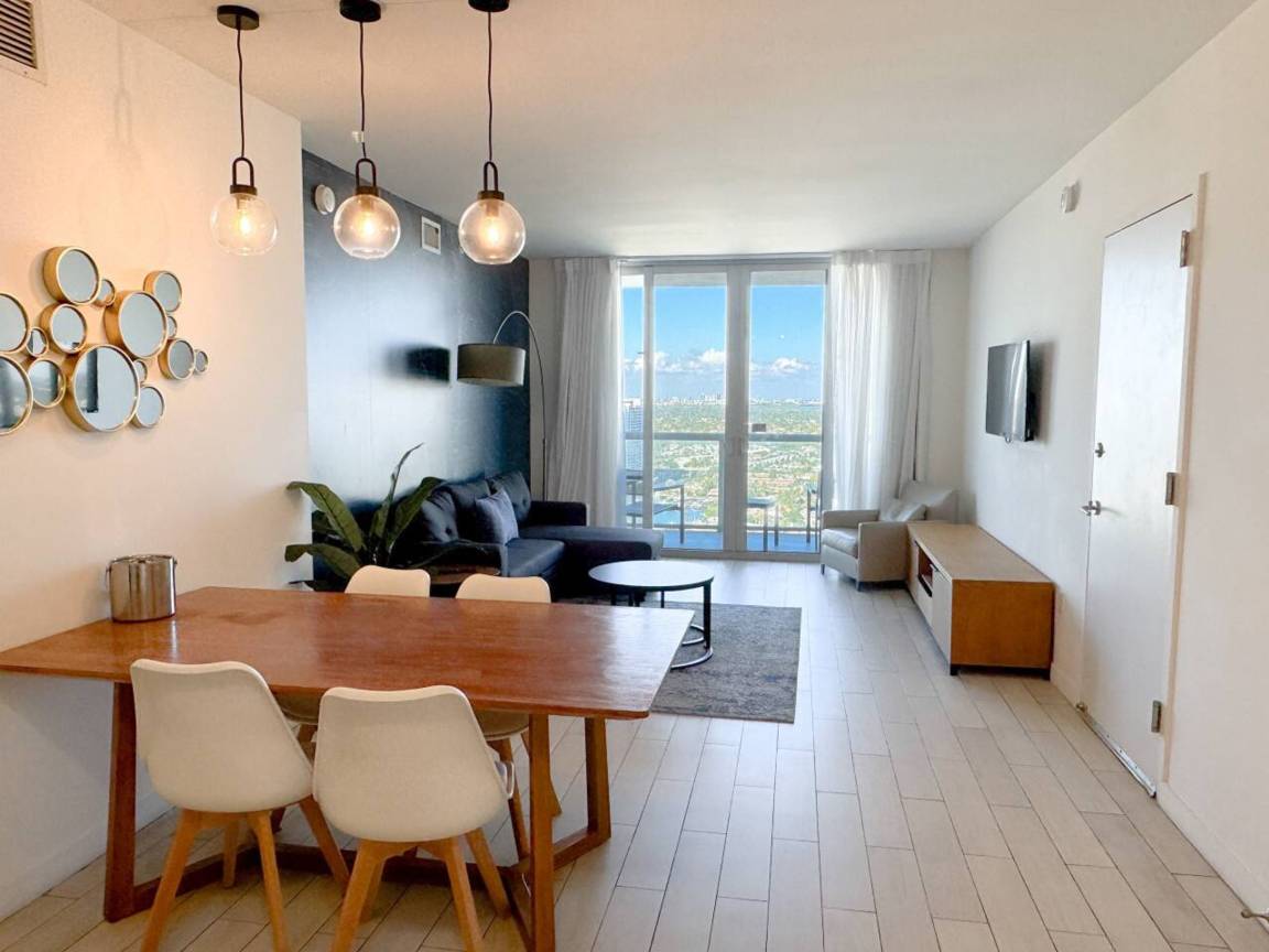 Apartment ∙ 1 Bedroom ∙ 2 Guests - Hallandale Beach, FL